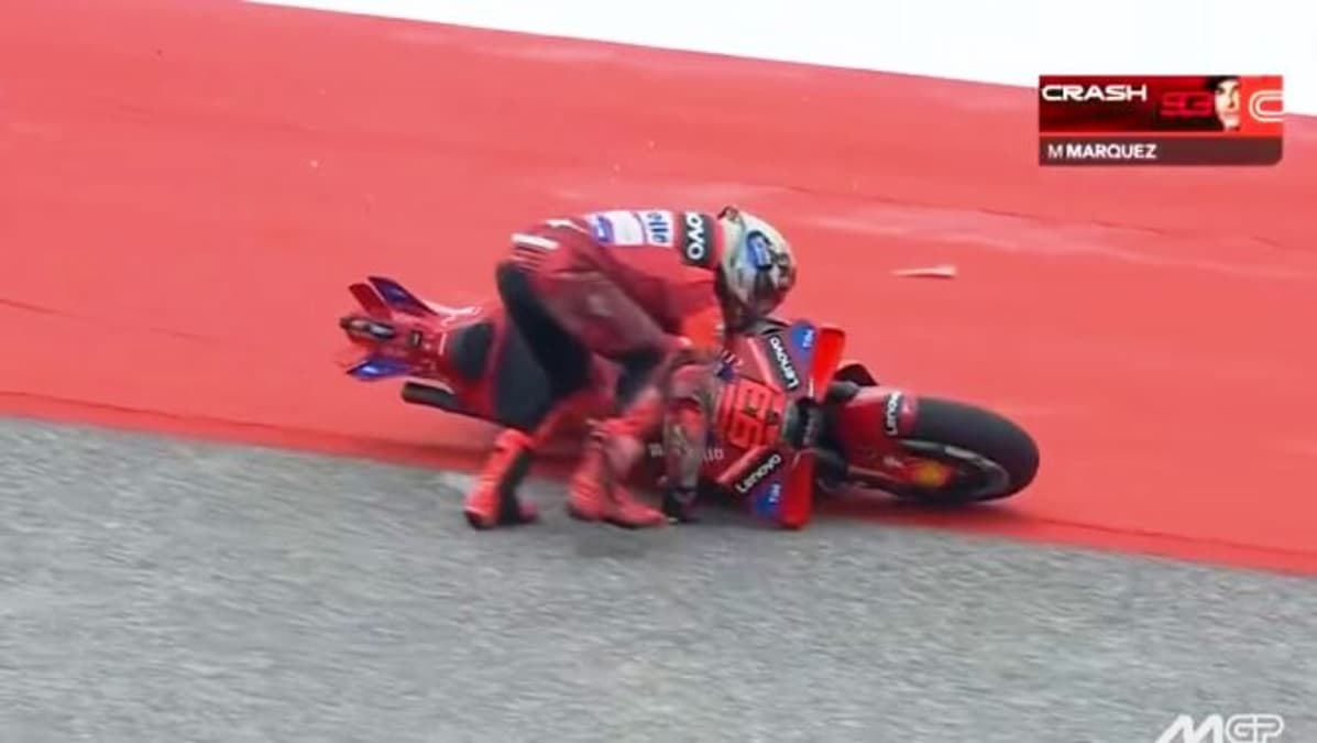 Vídeo: Marc Márquez erra em Austin, escorrega e abandona - MotoGP ...