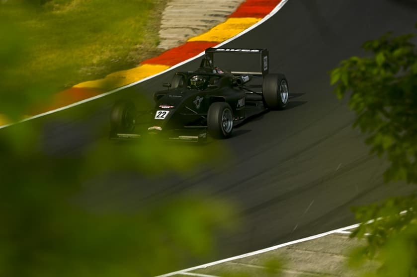 Sikes passa Hughes na largada e vence corrida 1 da USF2000 em Road ...