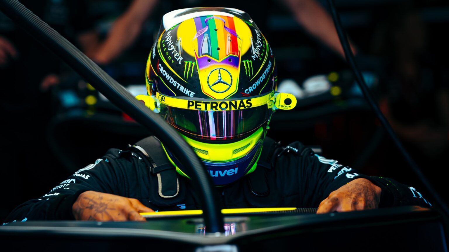 Hamilton admite que" Mercedes "conta dias" para carro de 2024 - Notícia ...