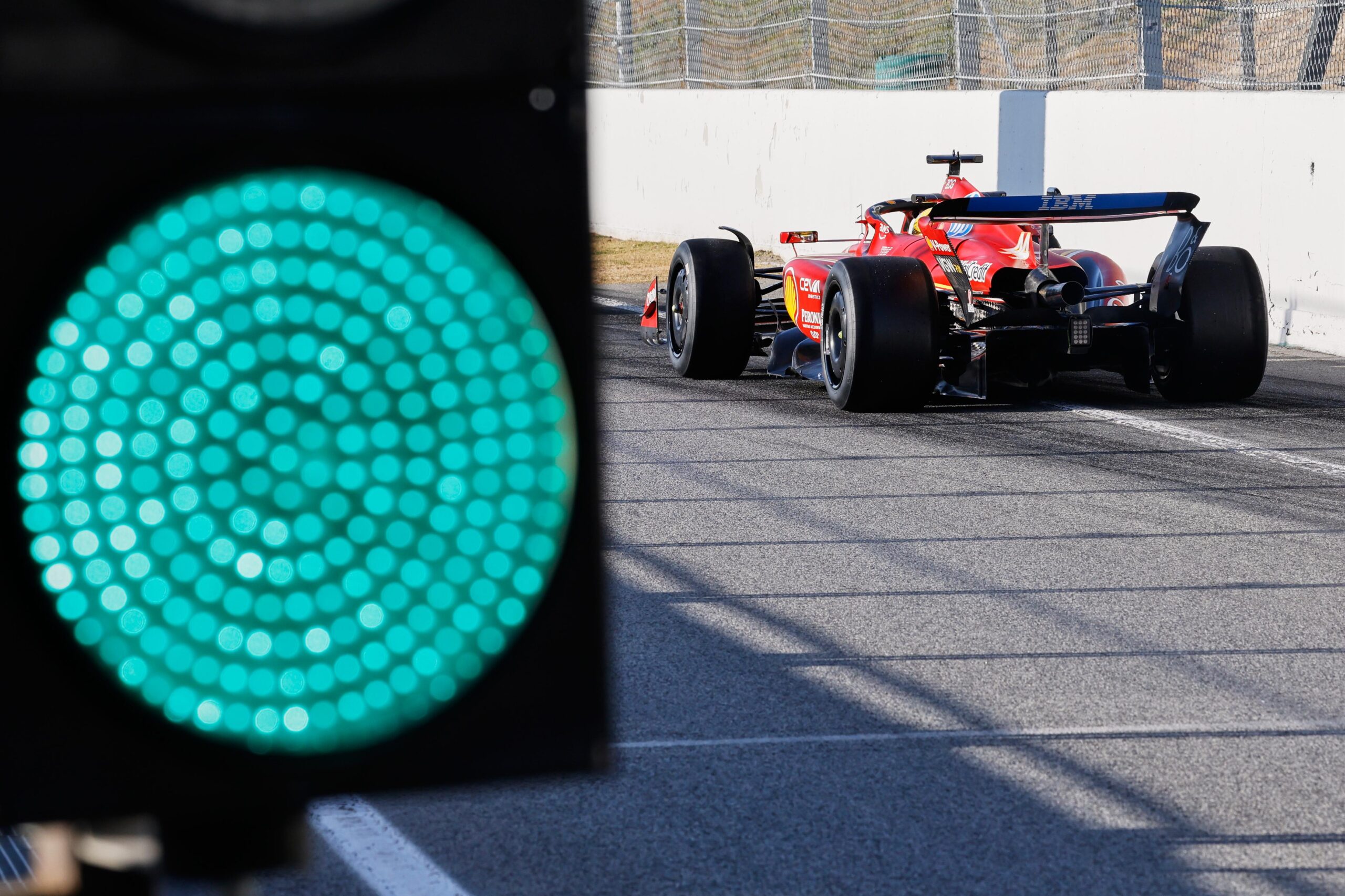 Norris líder e Hamilton com Ferrari de 2024: o teste da Pirelli em ...